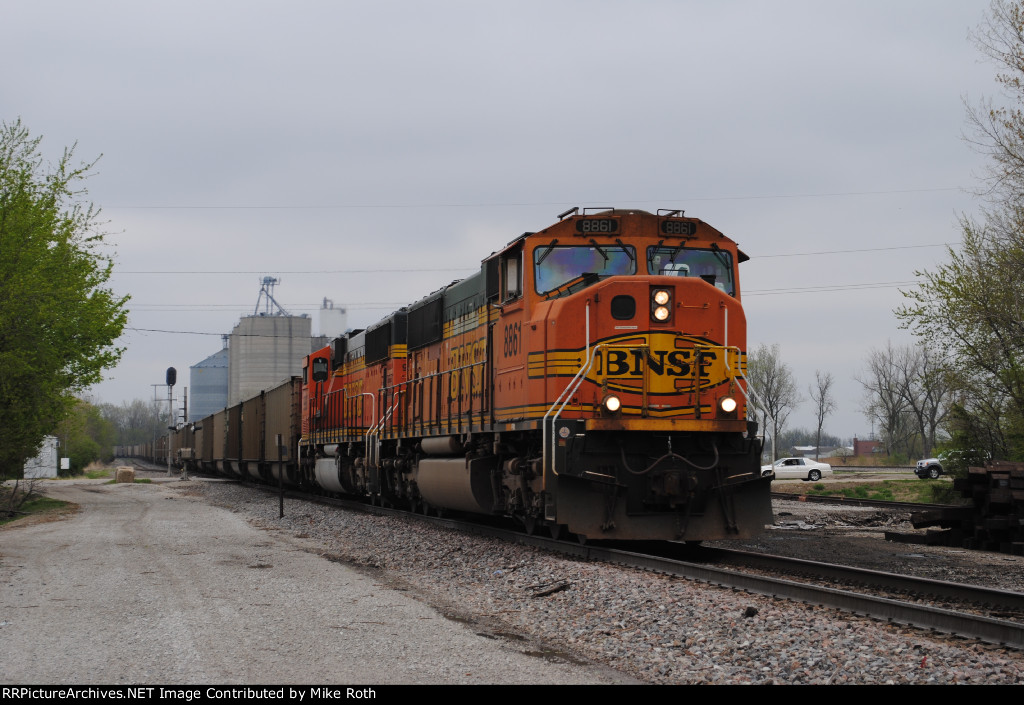 BNSF 8861 southbound coal